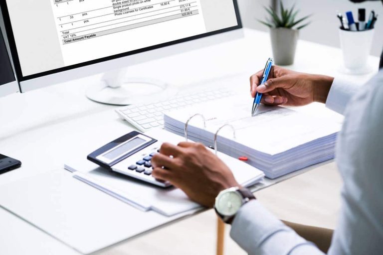 Comment devenir expert comptable stagiaire ? - Business Solo Comment devenir expert comptable stagiaire ? - Business Solo